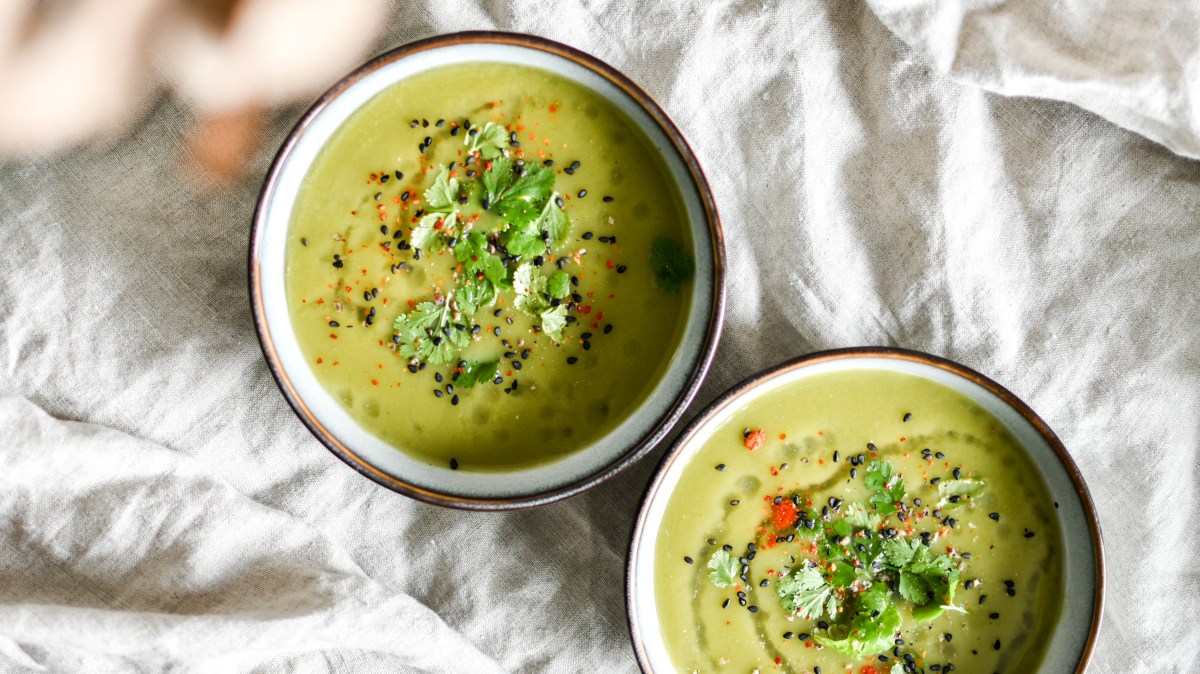 Soupe froide aux cosses de petits pois – Citron et coriandre – Les Cookines